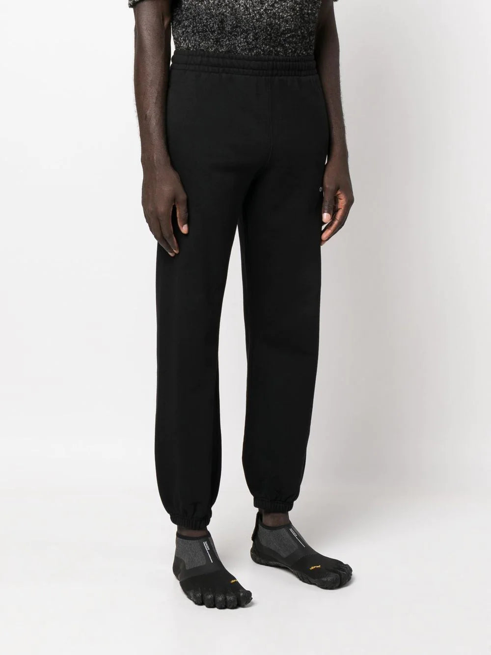 OFF-WHITE Chain Arrow Shorten Sweat Pants Black/White – MAISONDEFASHION.COM